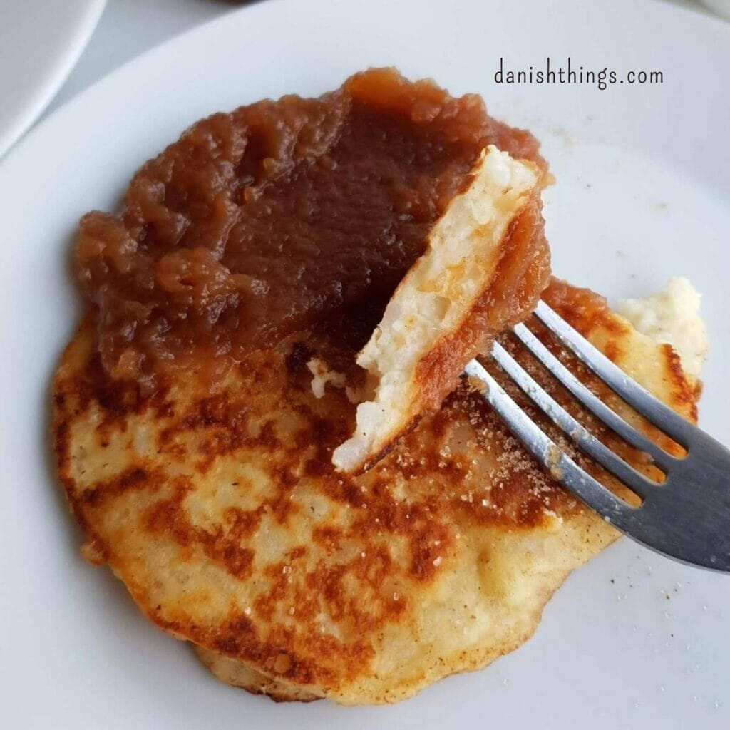 Klatkager - sådan laver du pandekager af risengrød - Danish Things