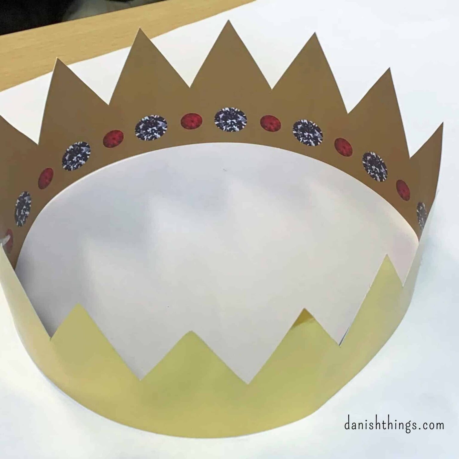 Lav din egen krone til en konge, dronning, prins eller prinsesse ...
