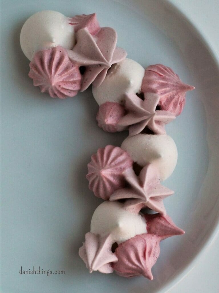 Smukke desserter med fransk marengs i 3 farver - Danish Things
