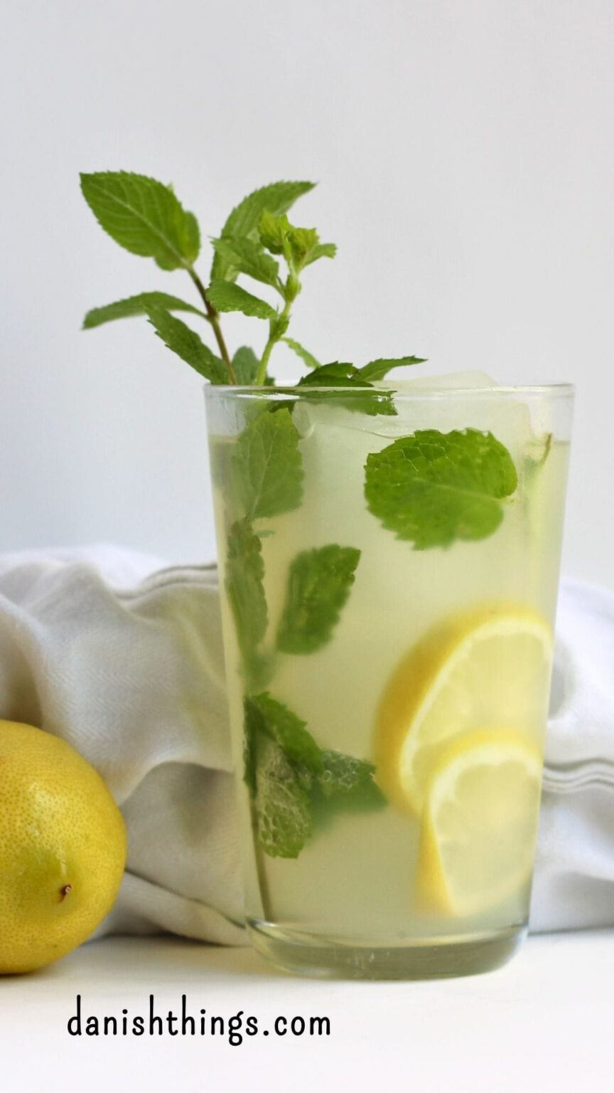 Lemonade af hjemmelavet citronsirup og friskpresset citronsaft - en 2 i ...