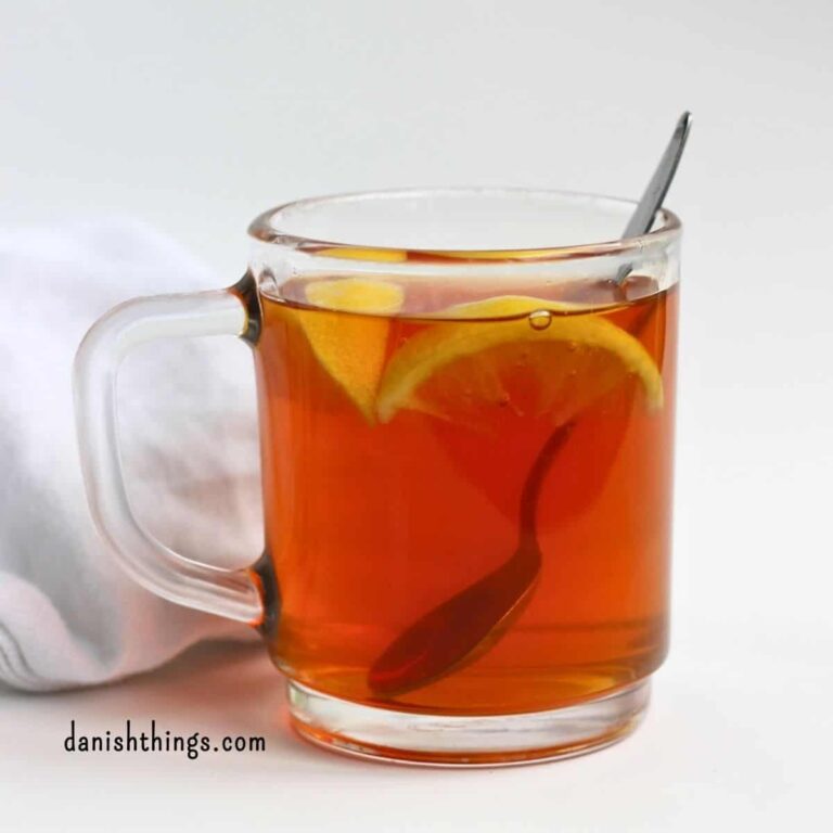 Lemonade af hjemmelavet citronsirup og friskpresset citronsaft - en 2 i ...