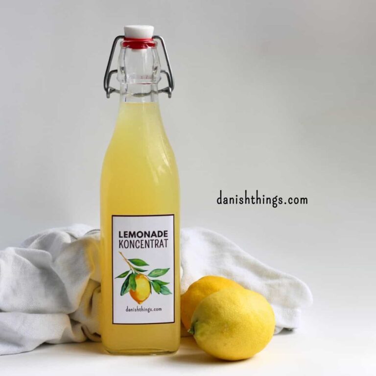 Lemonade af hjemmelavet citronsirup og friskpresset citronsaft - en 2 i ...