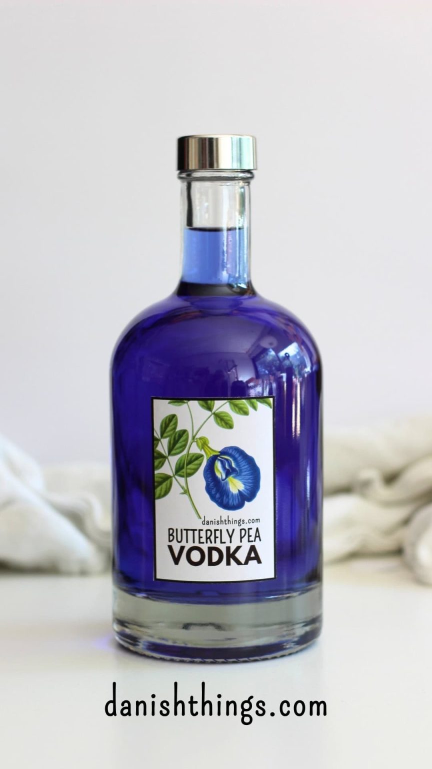 Blå gin eller vodka – sådan laver du den magiske, farveskiftende ...